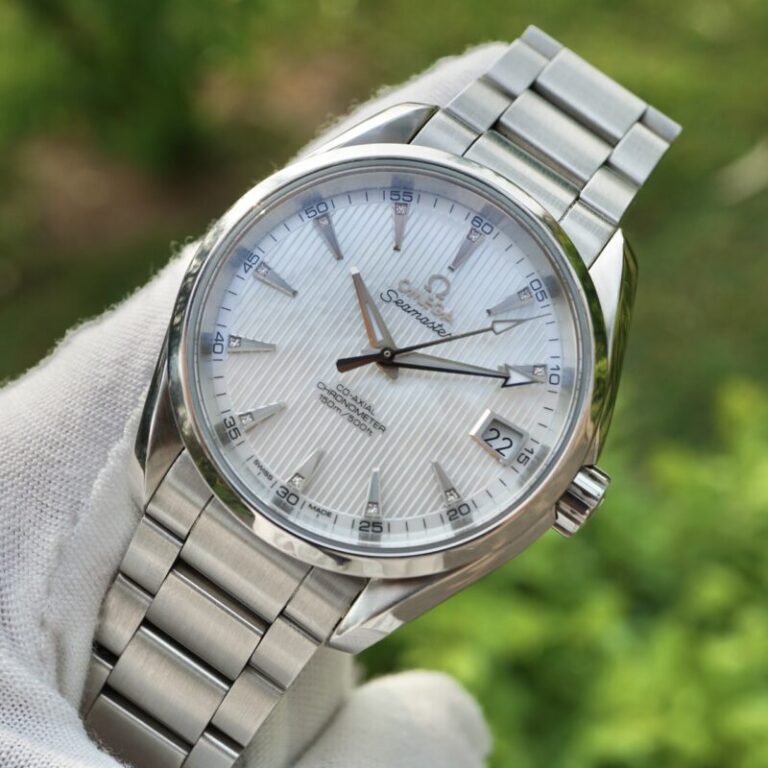Giải đáp mọi thắc mắc về dòng đồng hồ Omega lộ cơ